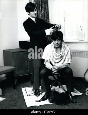 Singer Marion Ryan with her 17-year-old twin sons Paul (l) and Barry ...