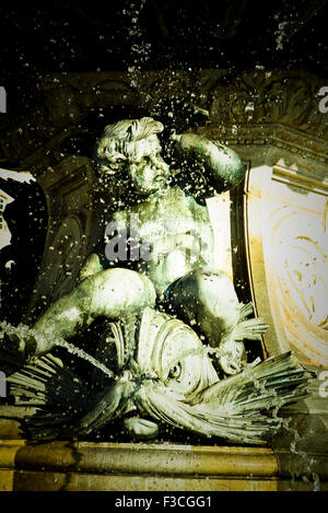 Fountain with cherubs, water splashing Stock Photo - Alamy