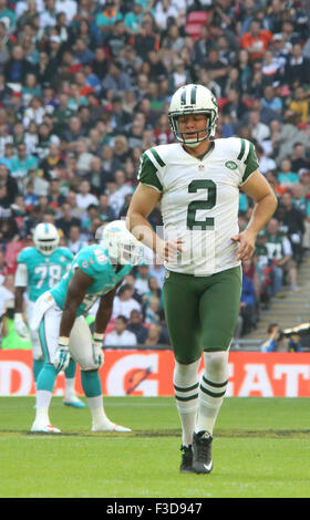 New York Jets place kicker Anders Carlson (18) kicks during an NFL ...