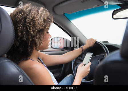 a woman texting while driving Stock Photo - Alamy