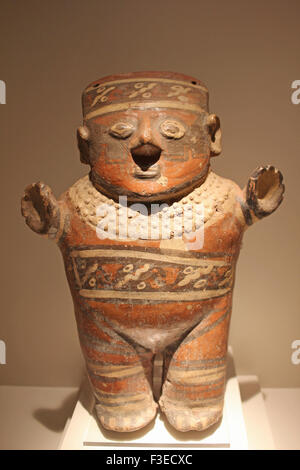 Sculpted vessel Huari Transitional period 800 AD - 1300 AD Museo de ...