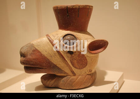 Sculpted vessel Huari Transitional period 800 AD - 1300 AD Museo de ...