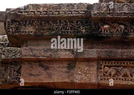 Statue carved on wall of Sun temple World Heritage monument, Konarak ...