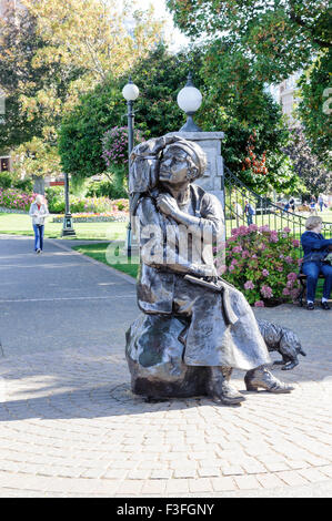 Emily Carr Statue,Victoria, British Columbia, Canada Stock Photo - Alamy