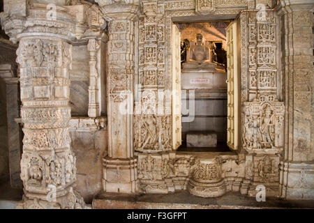 Marble statues carved pillar, Dilwara Temple, Delvada Temple ...