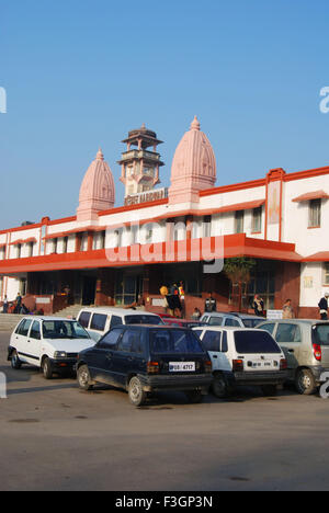 railway in Haridwar railway station Stock Photo - Alamy