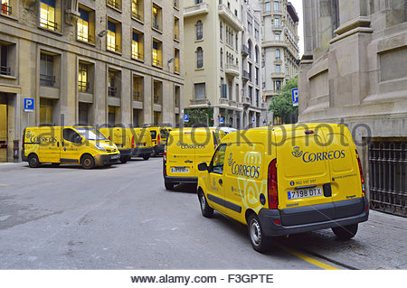 Spanish postal service (Correos) mail lorry Stock Photo: 25531052 - Alamy