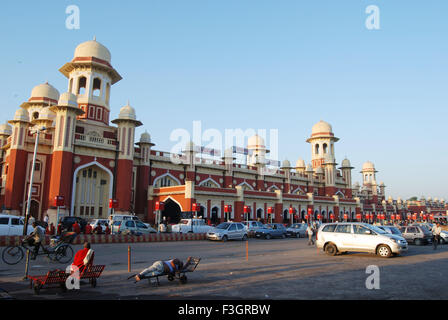 Lucknow Railway Station, India Stock Photo - Alamy