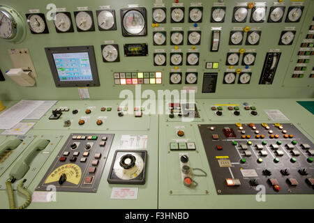 ship engine room control panel Stock Photo: 88285805 - Alamy