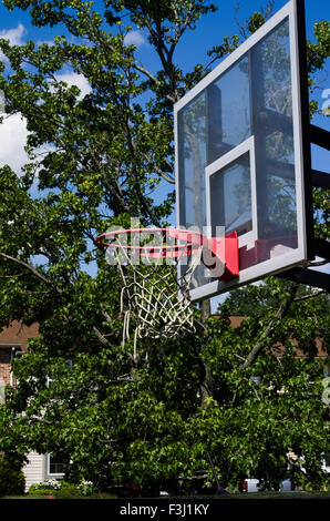 Torn basketball net Stock Photo - Alamy