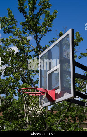 Torn basketball net Stock Photo - Alamy