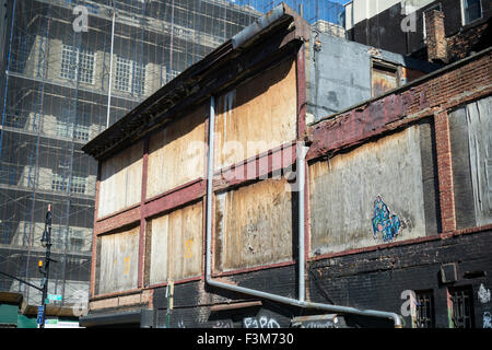 Boarded Up Building Stock Photo - Alamy
