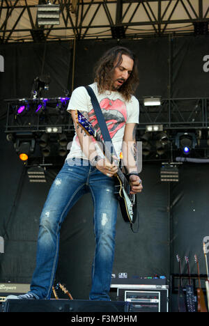 Jeff Coplan of Blackjack Billy in performance at the Kicker Country ...