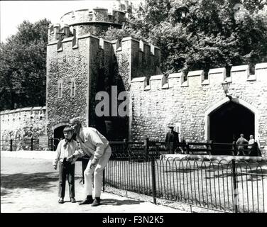 THE BUTTERCUP CHAIN, Jane Asher, Sven-Bertil Taube, 1970 Stock Photo ...