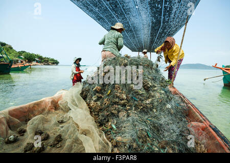 Lifestyle in Koh Pou (also Koh Pos or Koh Pau) island near Rabbit ...