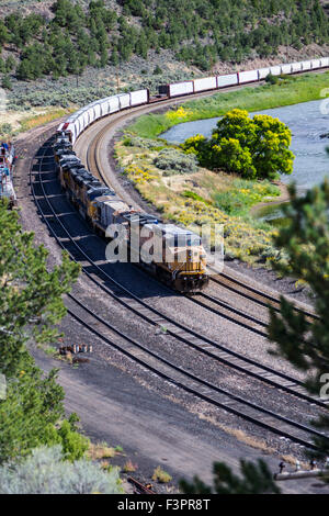 Western and Union Pacific freight trains passing the San Gorgonio Pass ...