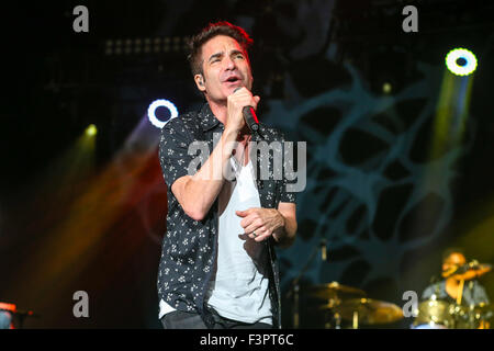 Train lead vocalist Pat Monahan performs with the band at the Xfinity ...