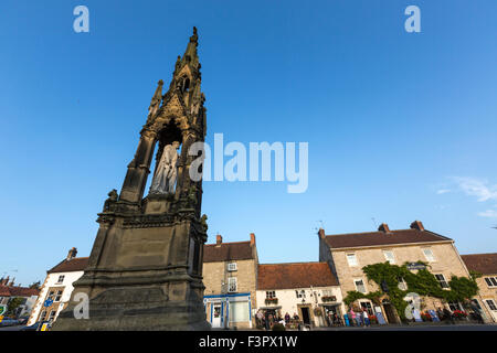 Monument to the second Lord Feversham in Helmsley Market Place ...