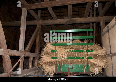 Getreidegarben, garben, Scheune, Wagen, Ernte Stock Photo - Alamy