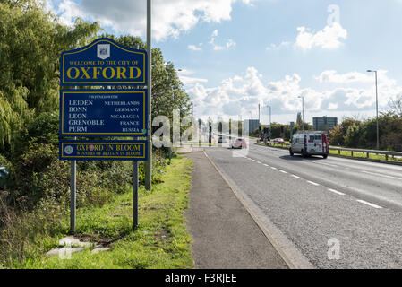 The Welcome to Oxford City sign Oxfordshire UK Stock Photo - Alamy