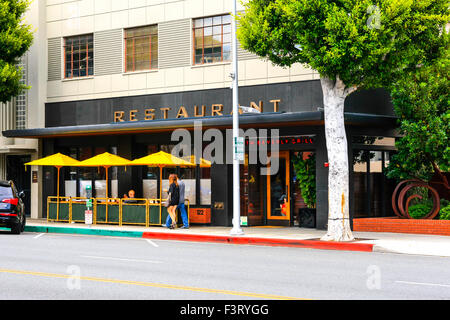 The Grill restaurant in Beverly Hills Featuring: Larry Flynt Where: Los ...