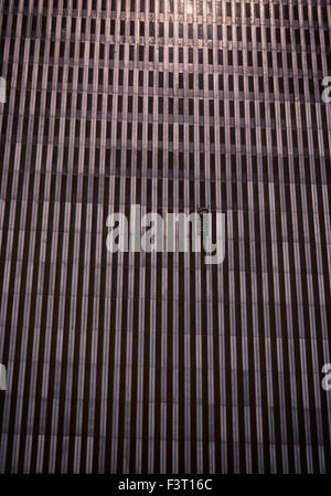 Window cleaning at New York's World Trade Centre in 1981 Stock Photo ...