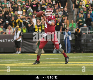 Washington State quarterback Luke Falk (4) looks on during the first ...