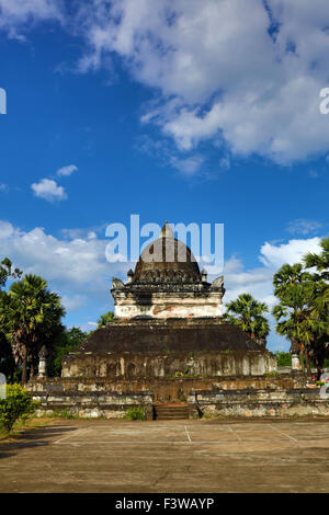 The That Makmo Stupa at Vat Visoun (aka Wat Wisunalat) Temple, Luang ...