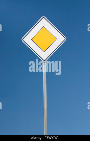 right of way sign, main road, right of way signs, main roads Stock ...