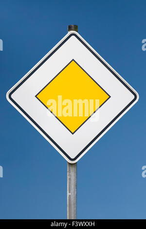 right of way sign, main road, right of way signs, main roads Stock ...