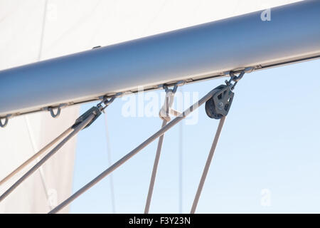 Mainsheet and roller with rope of the sailing boat Stock Photo - Alamy