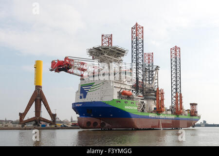 Juck up vessel Innovation Stock Photo - Alamy