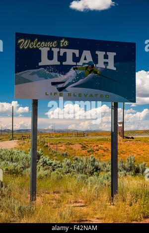 Welcome to Utah sign, Monument Valley, Navajo Nation, Utah/Arizona ...