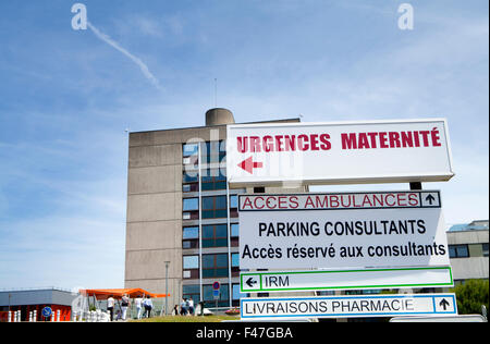Emergency ward signpost Stock Photo - Alamy