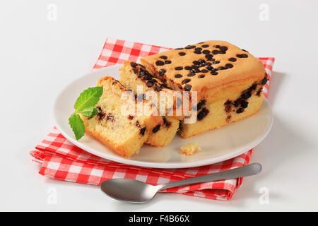 sponge cake topped with chocolate chips Stock Photo - Alamy