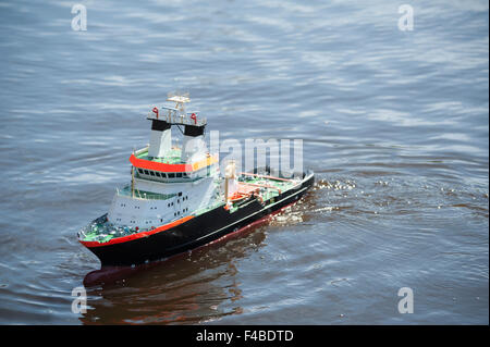 emergency tow vessel Stock Photo - Alamy