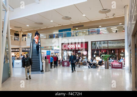 Shops in Luton town centre, Bedfordshire, England, UK Stock Photo - Alamy