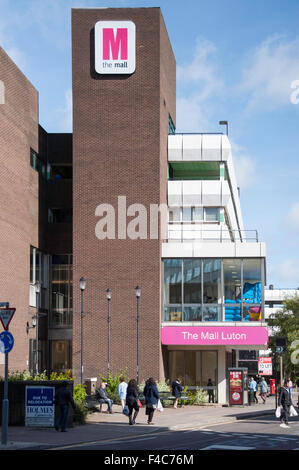 Shops in Luton town centre, Bedfordshire, England, UK Stock Photo - Alamy