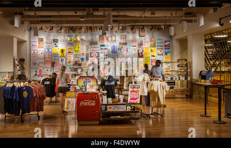 Hatch Show Print design store in Nashville TN, show cases a working ...