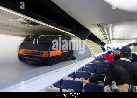 airplane passengers disembarking Stock Photo - Alamy