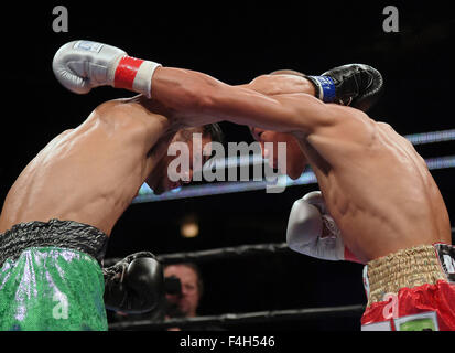 (L-R) Kohei Kono, Koki Kameda (JPN), OCTOBER 16, 2015 - Boxing :Kohei ...