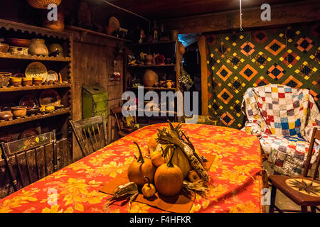 Reinhold, USA. 17th Oct, 2015. Shop and workspace of Ned & Gwen Folz ...