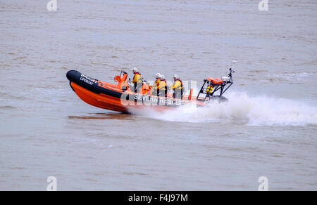 New SARA (Severn Area Rescue Association)lifeboat"Jim Hewitt" on River ...