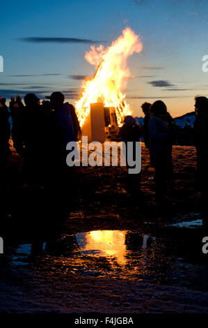 People standing around a bonfire Stock Photo - Alamy