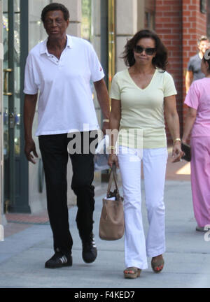 Former Clippers executive Elgin Baylor out and about in Beverly Hills ...