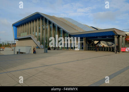Reading Railway Station, Transport Hub, Rail Air, Reading to Heathrow ...
