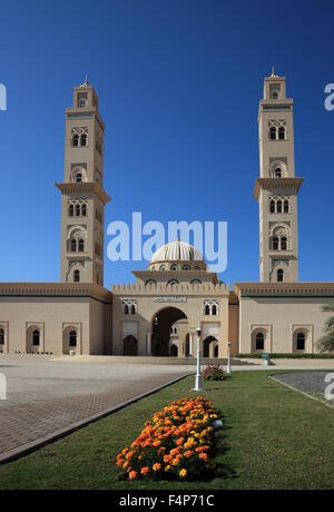 Mosque of Bahla. The oasis town of Bahla is one of the oldest king's ...