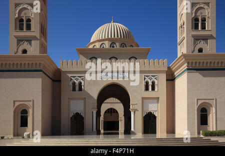 Mosque of Bahla. The oasis town of Bahla is one of the oldest king's ...
