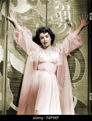 ELEPHANT WALK, Elizabeth Taylor, 1954, screaming in fear Stock Photo ...