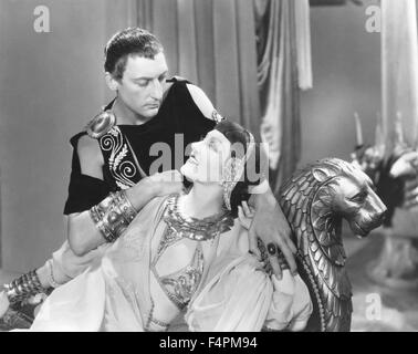 CLAUDETTE COLBERT as Cleopatra and WARREN WILLIAM as Julius Caesar in CLEOPATRA 1934 director ...